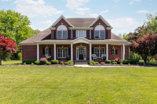 Franklin Estate with a Pool, Barn, Horse Pasture, Pool Table and More ...