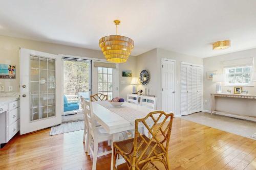 Walk to Grays Beach Near Shops & Boardwalk, Yarmouth (preços ...