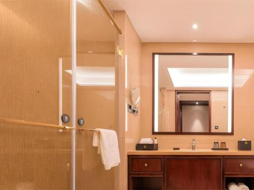 Landison Grand World Hotel Dongyang Garden Hotel, Longfengshan (updated ...