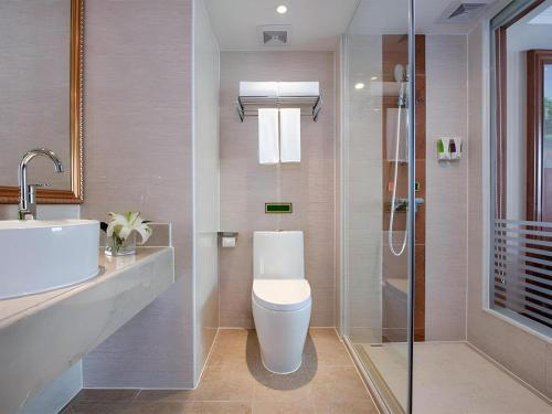 Vienna Hotel Shenzhen Longgang Xinsheng Metro Station, Longgang ...
