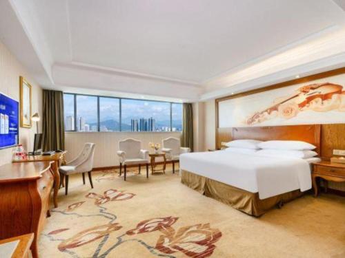 Vienna Hotel Shenzhen Longgang Xinsheng Metro Station, Longgang ...