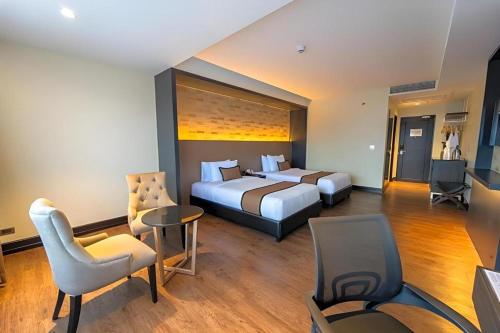 Metrocentre Hotel & Convention Center, טאגבילראן סיטי (מחירים מעודכנים ...