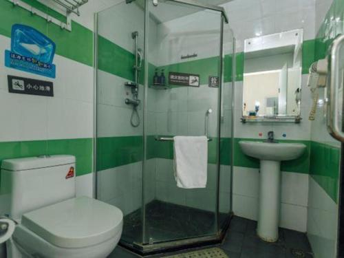7 Days Inn Guangzhou High-Speed South Railway Station Huijiang Metro ...