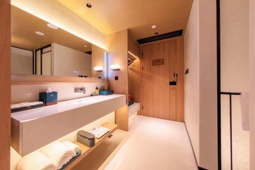 Zhuhai Xumei Mountain Hotel (Seaside Swimming Pool Love Post Office ...