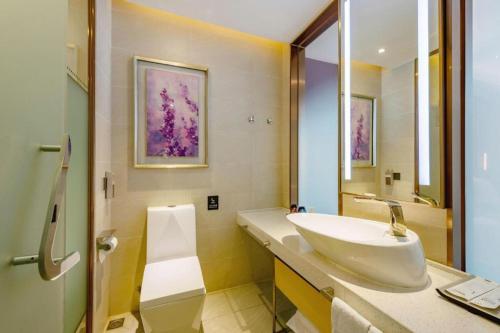 Lavande Hotels·Shenzhen North Railway Station Longhua Bus Terminal ...