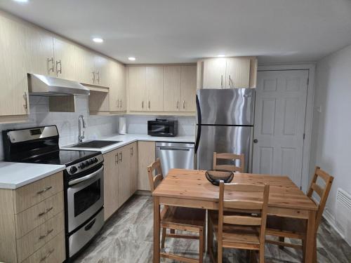 Private Entry-Modern & Bright Longueuil Suite，隆格伊（2026最新房价）