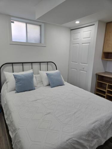 Private Entry-Modern & Bright Longueuil Suite，隆格伊（2026最新房价）