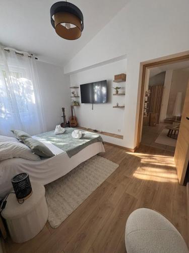 Small cozy house and private Jacuzzi in Provence, Connaux (precios ...