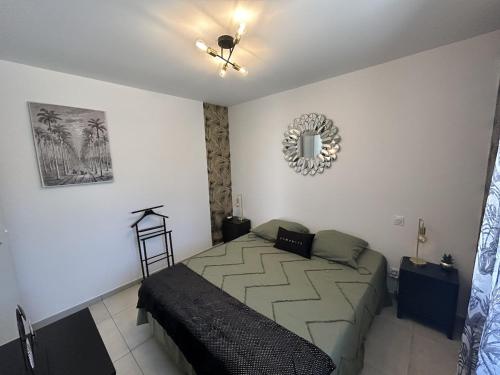 Sous l'olivier, House, air conditioning, garden, 4 to 6 people, Sorgues ...