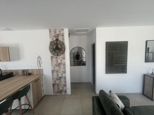 Sous l'olivier, House, air conditioning, garden, 4 to 6 people, Sorgues ...