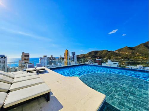 Apartamento en Rodadero, elegante y amplio a una cuadra del mar, Gaira ...