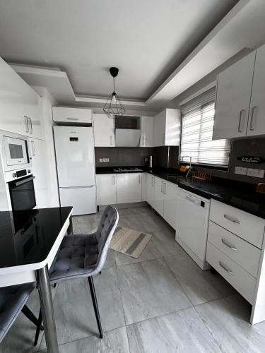 Modern Pamfilya Kyrenia center, Episkopion (precios actualizados en 2026)