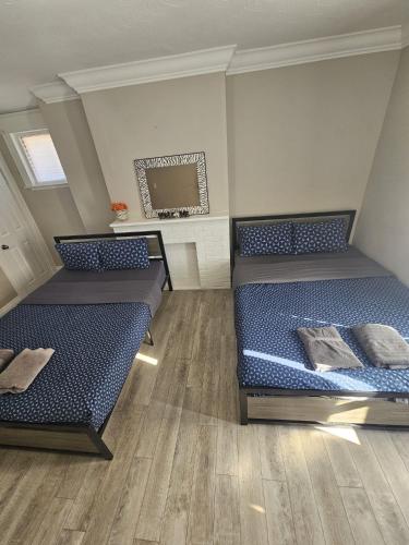 Cosy Family Apartment With Private Entrance and Free Parking in ...