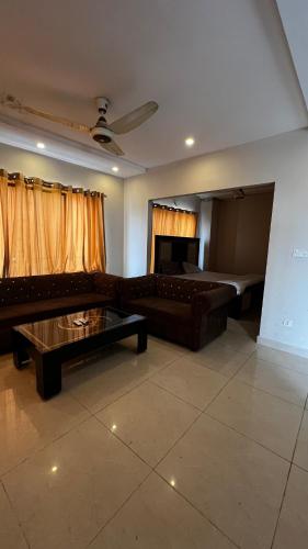 Luxury Single Bed apartment Secured and Gated, Sialkot (tarifs ...