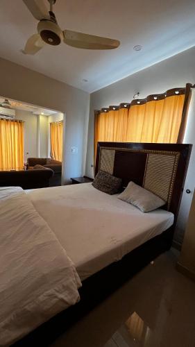 Luxury Single Bed apartment Secured and Gated, Sialkot (tarifs ...