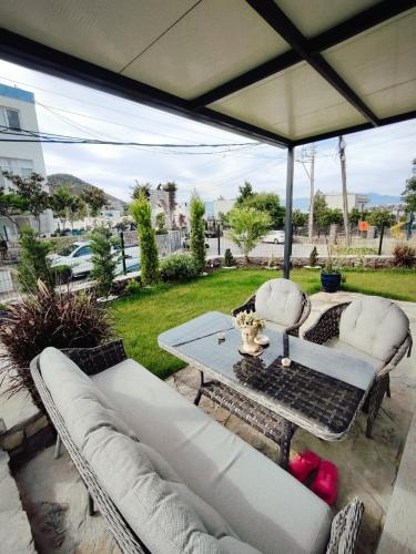Sea View Villa 2 Minute Walk to the Beach Akyarlar Bodrum, Bodrum ...