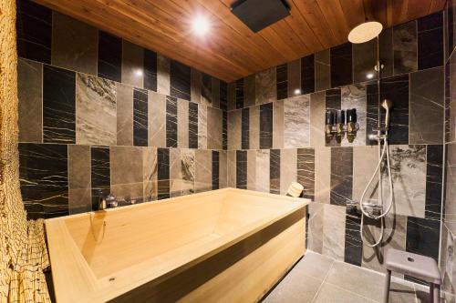 Hotel HISUI 代官山駅徒歩5分 渋谷から1駅 大型檜風呂付デザイナーズ空間, Τόκιο (ενημερωμένες τιμές ...