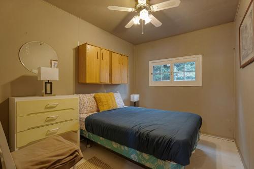 Sandy Shores Cabin on Lake St Peter with Fire Pit and BBQ, Lake Saint ...
