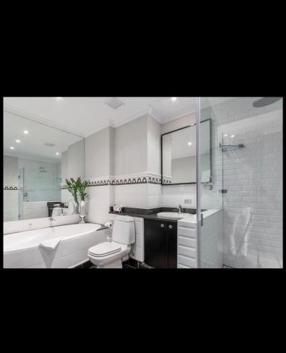 Luxurious 3-Bedroom Apartment with Ocean Views in Cape Town, Kapstadt ...