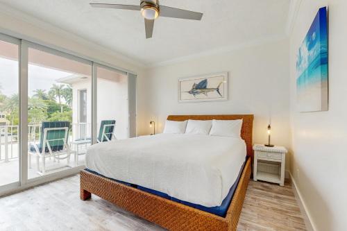 Coastal Waterfront Villa with pool, paddleboards & tennis courts ...