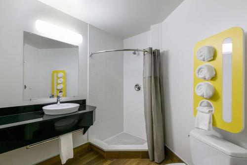 Feather Factory Hotel, Queens (updated prices 2024)