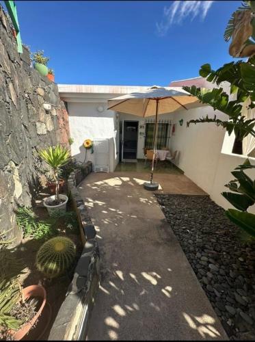 Águila Beach Bungalow with Garden & Pool, San Bartolomé (tarifs ...