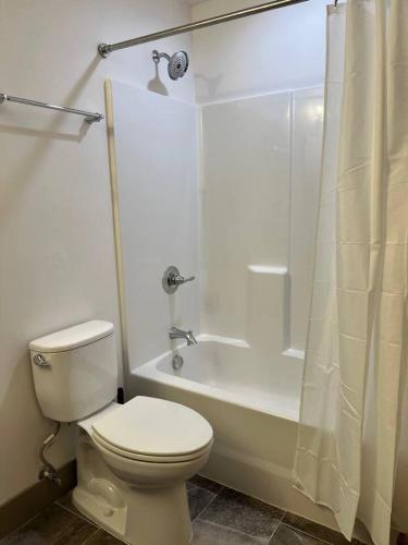 Brick & Bed Loft - City Views - Convention Center, G403, Сент-Луїс ...