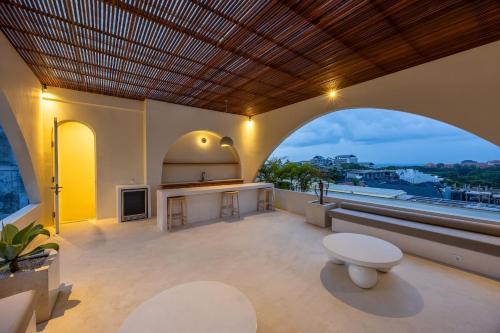 3BR Pool Villa Bingin w Ocean View Rooftop - Lumi, Badung (prezzi ...