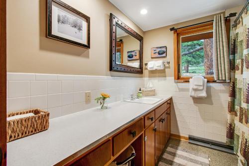 Perfect Mountain Cabin with Wood-Burning Fireplace, WiFi, & Easy Park ...