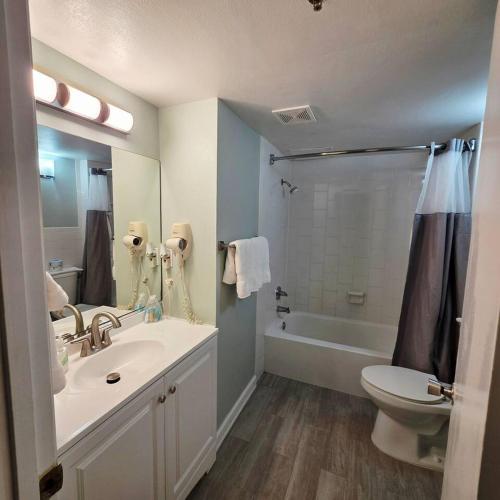 Newly updated king studio perfect for honeymooners, Daytona Beach ...