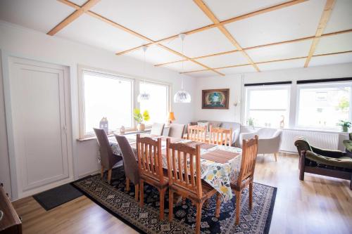 Grand Fjordview Villa - Sleeps 15 & 3 Baths, Vestmanna (precios ...