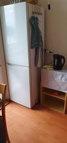 Maxwel TWIN ROOM, Forest 5 minutes, Playgrounds, athletic stadium, free ...