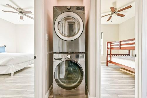 Treasure Island Beach Getaway-Ocean & Island Vibes, Freeport (updated ...
