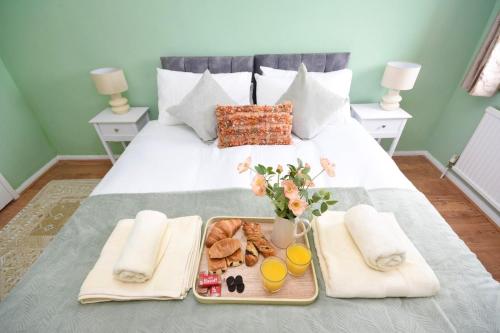 Spacious Harlow House, Free Parking, Fast WiFi, Great Parndon (tarifs ...