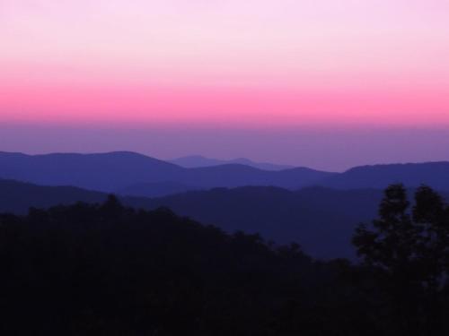 Stress ReLeaf - Blowing Rock Cabin with great view hot tub pool table ...