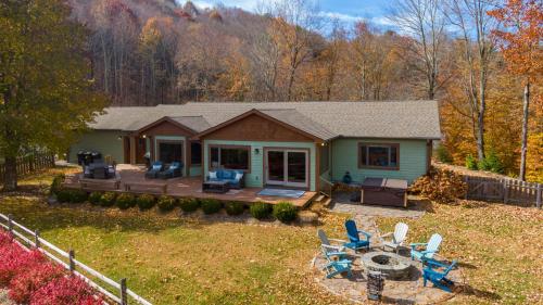 Lookout Lodge - 1 level home et Friendly Views Hot Tub & Pool Table ...