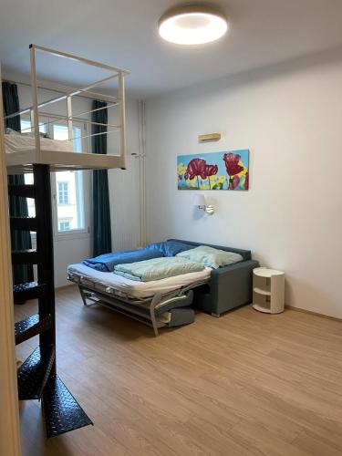 20m Metro - Corvin - Budapest Zentrum, Budapest (tarifs actualisés pour ...