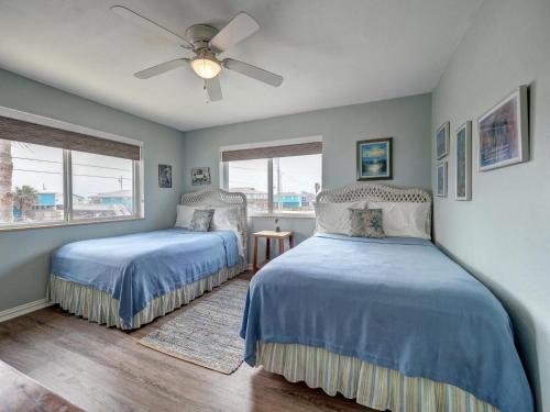 Group Retreat on Water Free Golf Cart and Kayaks, Rockport (prezzi ...