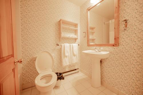 Mayfair Entire 10BR Cottage w Beach, Kayaks, Georgina (opdaterede ...