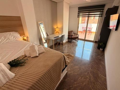 Balcony room with AC near Alicante center, Alicante (tarifs actualisés ...