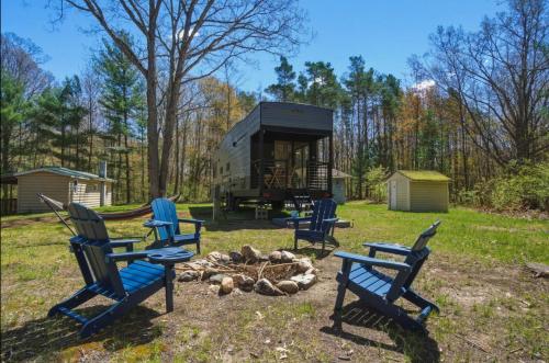 Round Lake Getaway Camper, Full Kitchen, 2 BR's, Dock, Pedal Boat Near ...