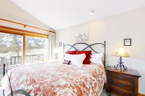Delightful Getaway with Free WiFi, a Wood Fireplace, Washer/Dryer ...