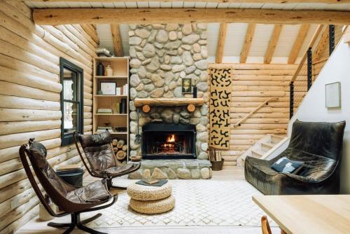 Little River - Waterfront Sauna & Chic Log Cabin, Eldred (ενημερωμένες ...
