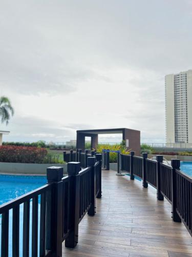 Aesthetic Crest Balcony Loft - Breeze near MOA, Manille (tarifs ...