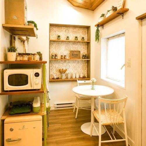 Cozy & Fully-Equipped Thai Style Guest Suite with Skylight and Private ...