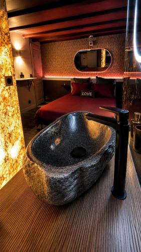 Secret Garden - Love Room - Beaujolais, Romanèche-Thorins (updated ...