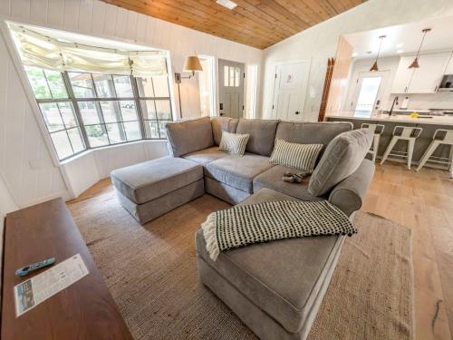 Bear Crest Hot Tub Deck & Mountain Escape for 4 บิ๊กแบร์เลค (ราคาอัปเดต ...
