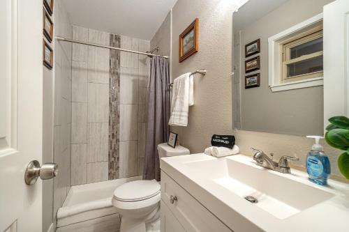 Briargate Basecamp - Hot Tub, Game Room, and Pet Friendly, Colorade ...