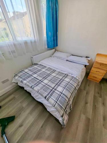 Self-contained quiet London stay near Tower Bridge, London (updated ...