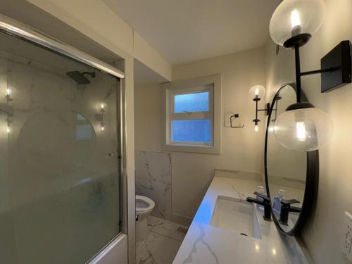 Vancouer Downtown Apartment, Free Parking, Walk to BC Place, Skytrain ...